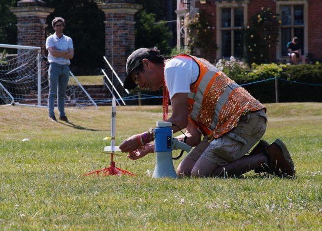 FSM Rocket Launch inspires Children - Forres Sandle Manor